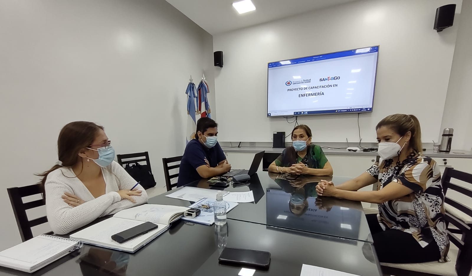 Reunión de trabajo para desarrollar el programa de capacitación en ...